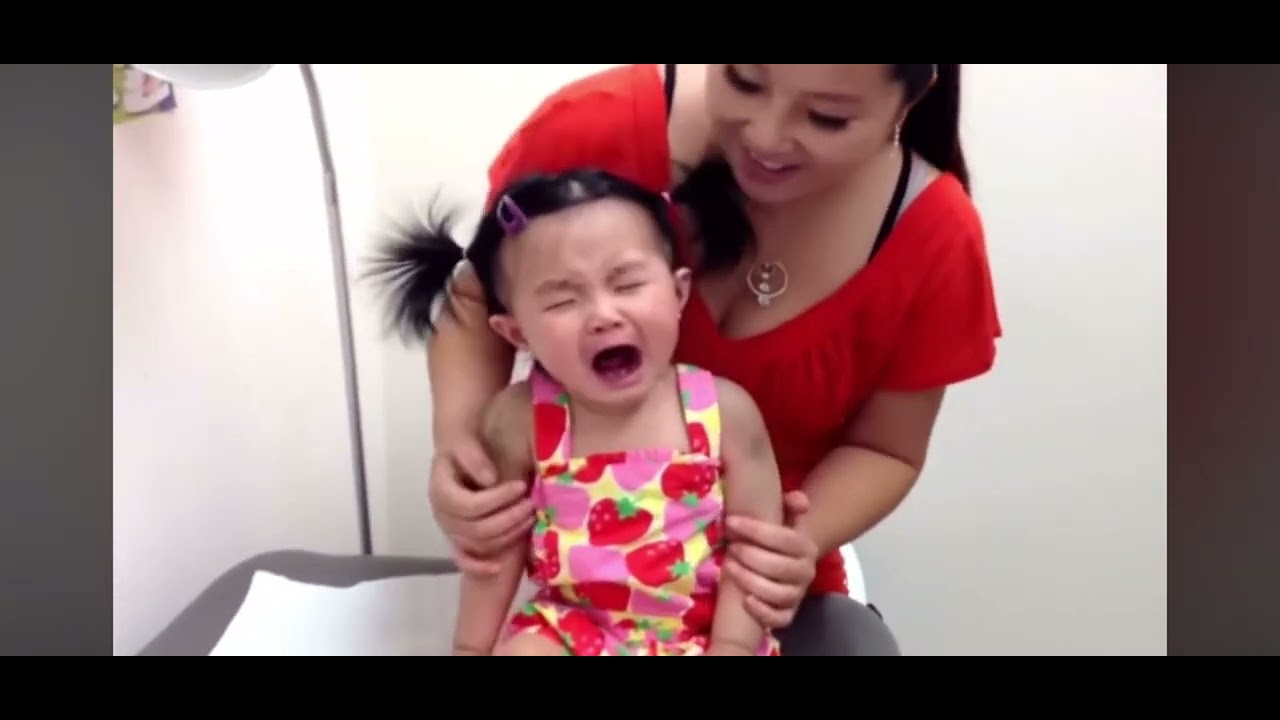 Funny baby getting hurt (COMPILATION)