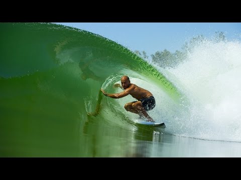 This Flawless Man-Made Wave Pool Looks Like a Surfer's Dream