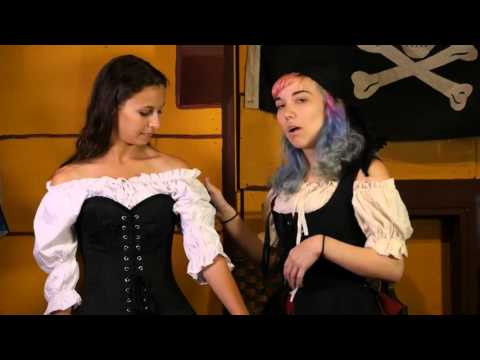 Fashion Tip fer the Saucy Wench Top