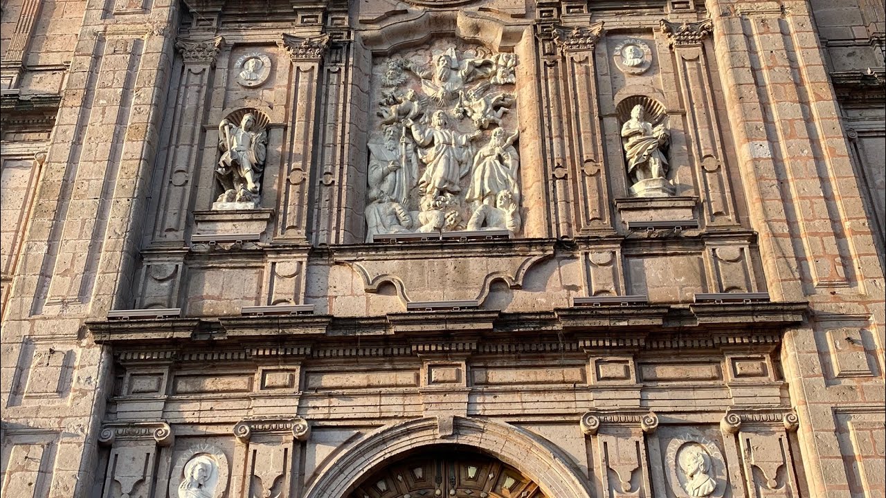 La Catedral de Morelia, Michoacán, México. Una Visita Breve