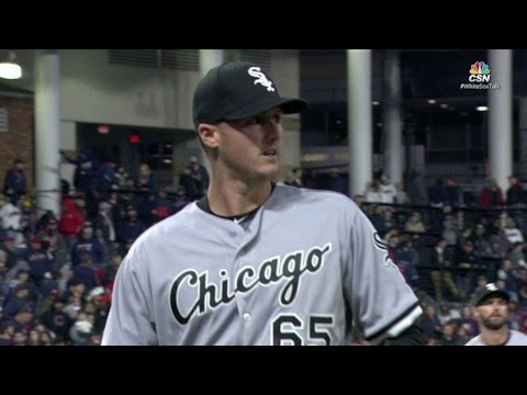 CWS@CLE: Jones strands tying run on third