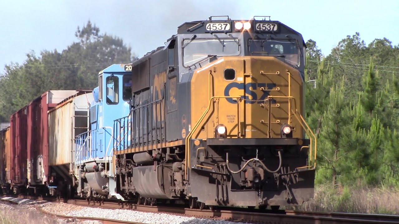 CSX 4537 with a CEFX GP20D leads CSX L725-17 near Blackshear, GA 4/17/23