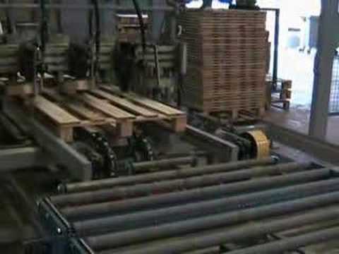 Machine to make 4-way pallets