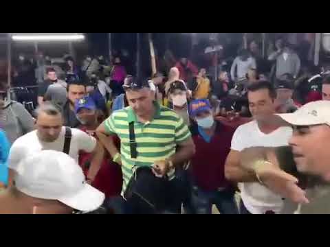 #Cuba Matanza peleas de cien mil dólares. o fulas..en gallos 🐓 y después dicen que no hay 💰 en cuba