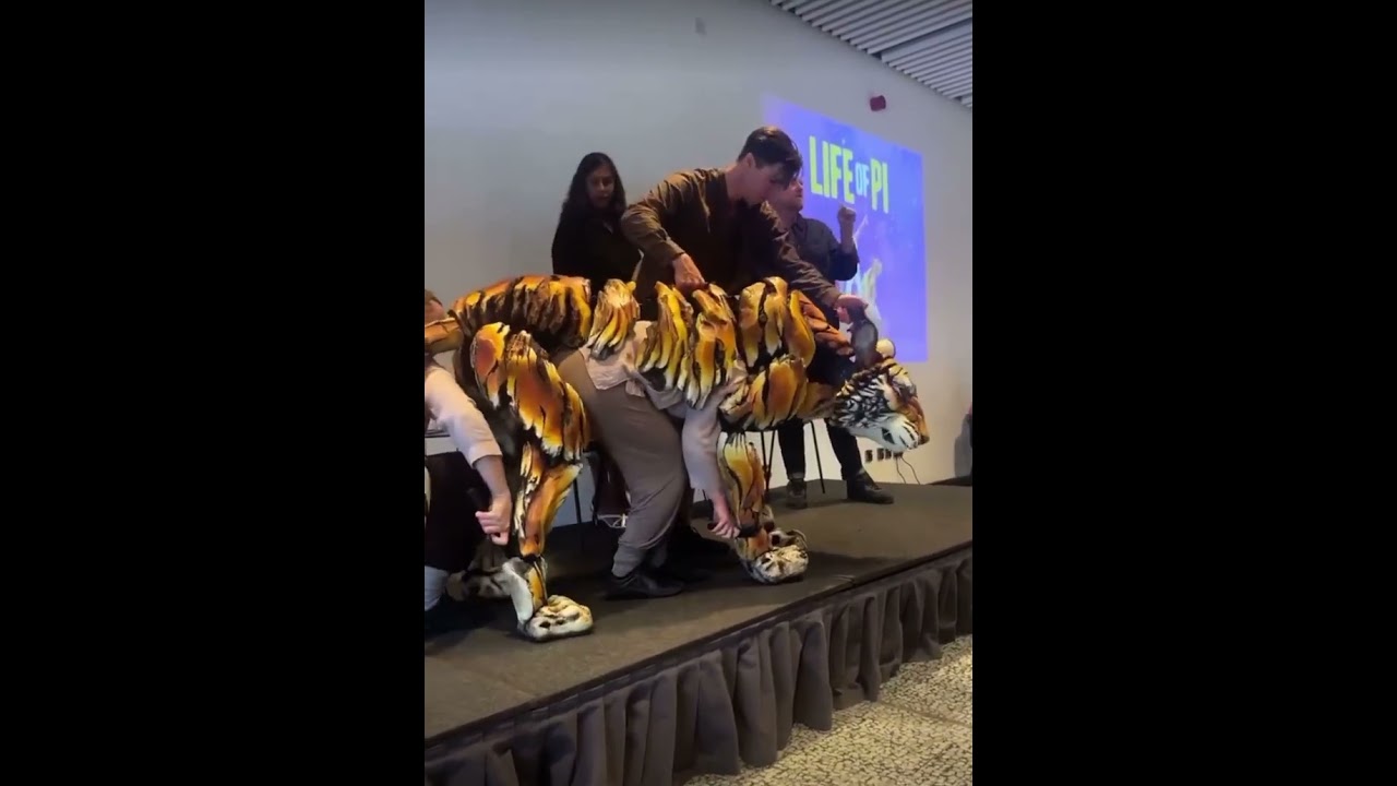 Full video of the internet sensation viral tiger puppet …. Really the artist are amazing