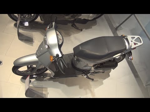 Honda SH100 (1996) Exterior and Interior