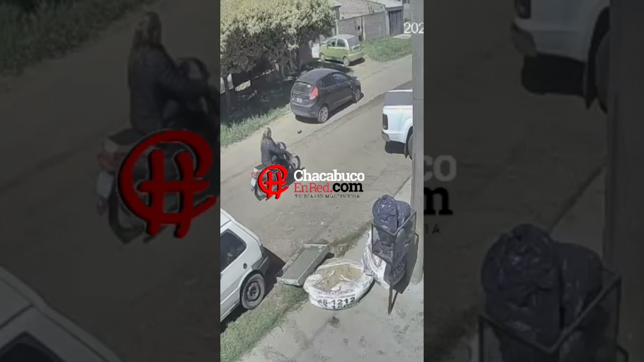 Le chocaron auto estacionado