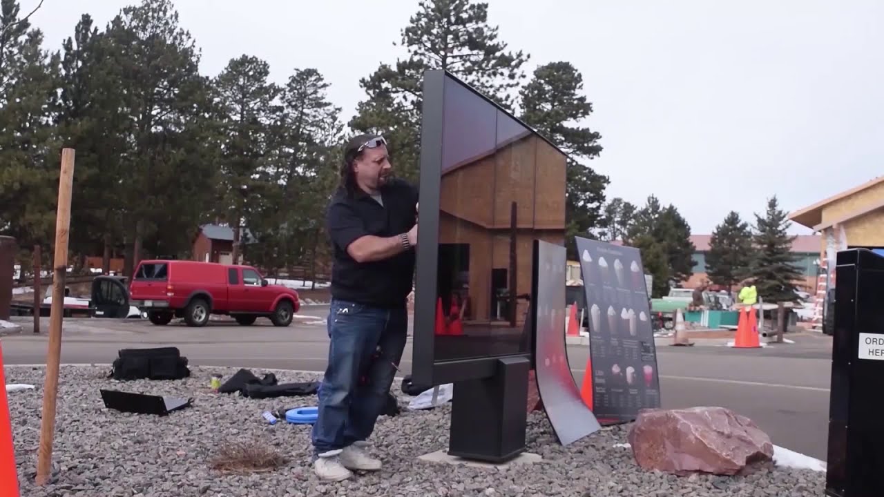 Time Lapse: Swapping Printed Graphics With Digital Displays On The Drive-Thru Flex Menu Board