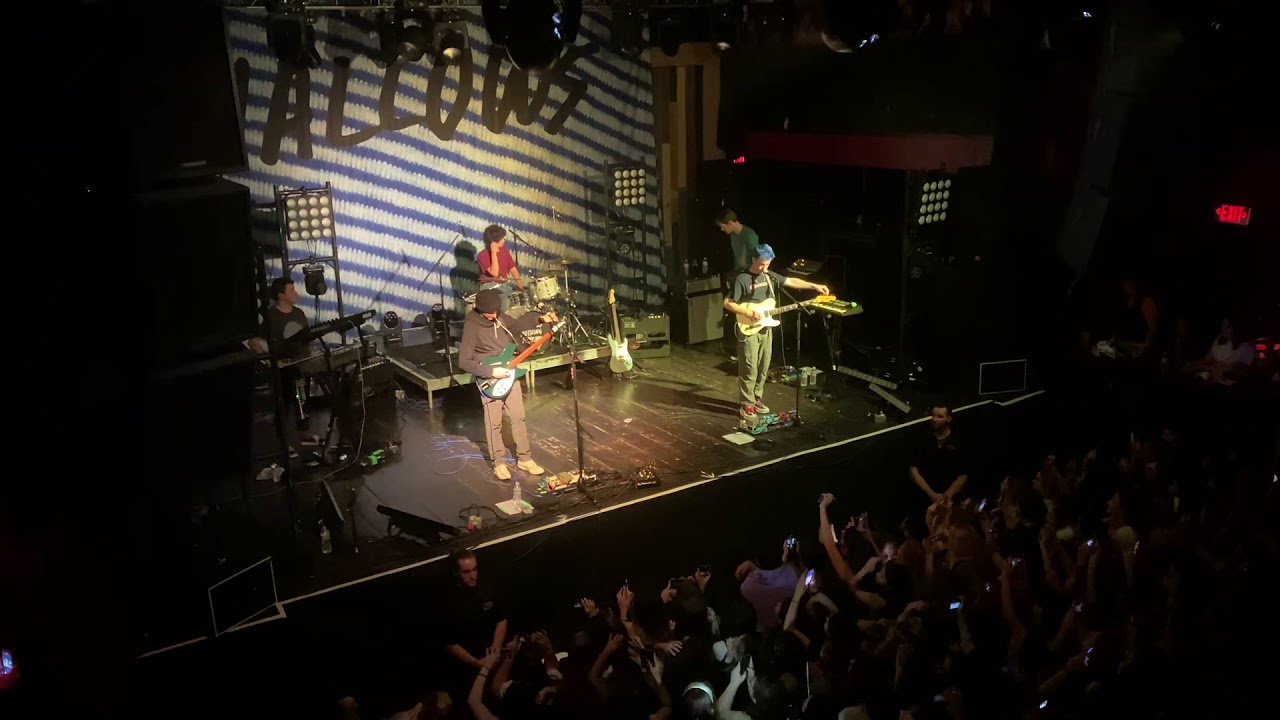 WALLOWS - PLEASER (LIVE AT REVOLUTION LIVE FT. LAUDERDALE ) NOTHING HAPPENS TOUR
