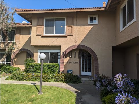 Stadswoningen te huur in Costa Mesa met 3 slaapkamers en 2,5 badkamers door Costa Mesa Property Management