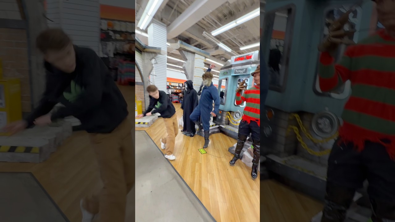 When you see it… 👀 The animatronics at @spirithalloween are crazy this year @michaelslayers