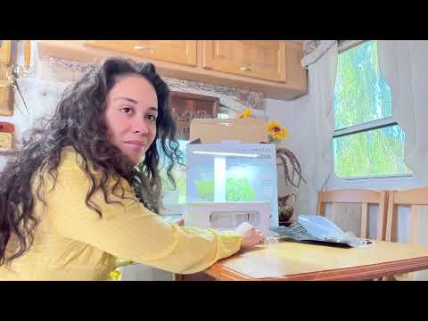 lucca & Izzy unboxing Indoor Herbs Hydroponic System