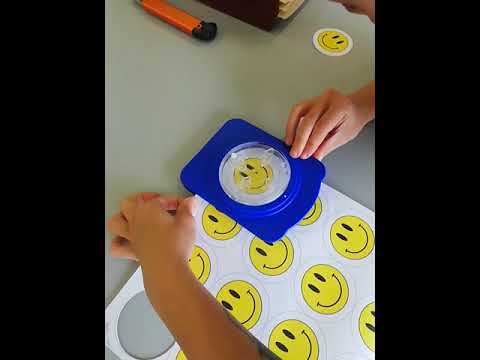 Button Badge Machines - How to use our free multi-size circle paper cutter