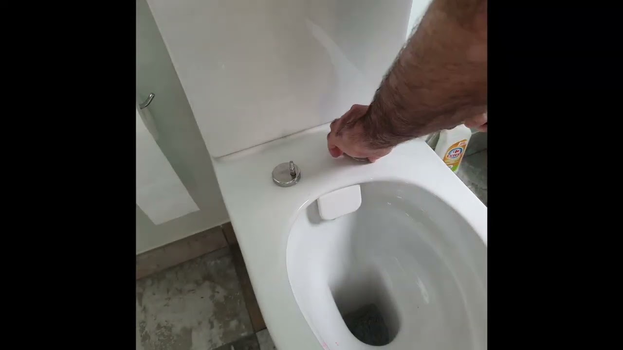 Comment declipser un abattant WC