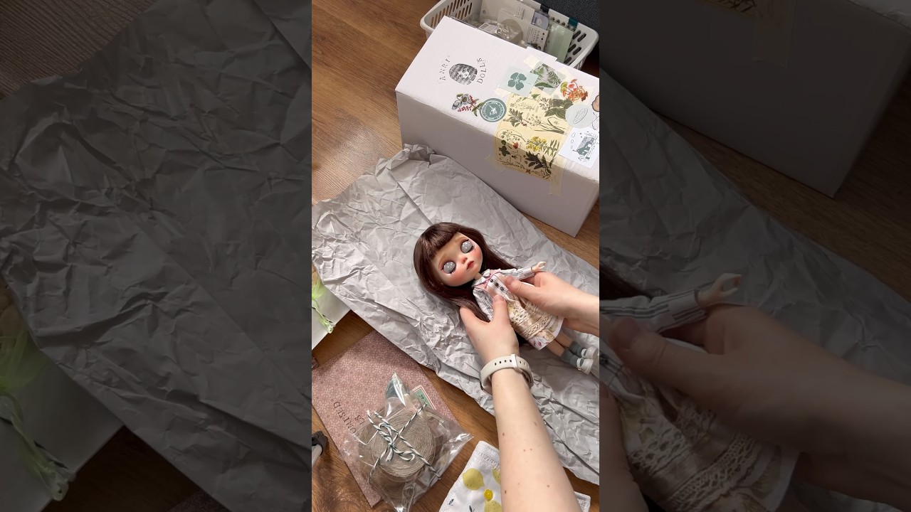 Pack Blythe doll with me