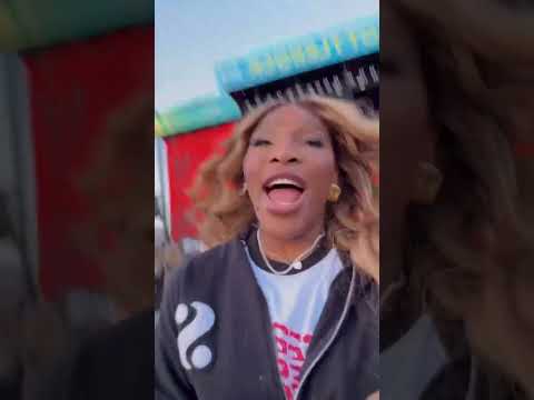 Serena Williams losing it at Green Day’s set at BottleRock Napa Valley.