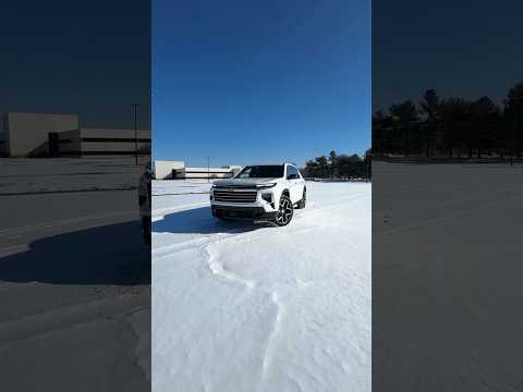 The 2025 Chevrolet Traverse is a feature-packed and stylish three-row family SUV!