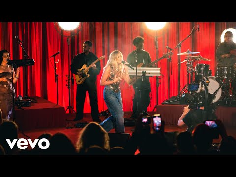 Perrie sings live her debut single - Music News - BreatheHeavy | Exhale