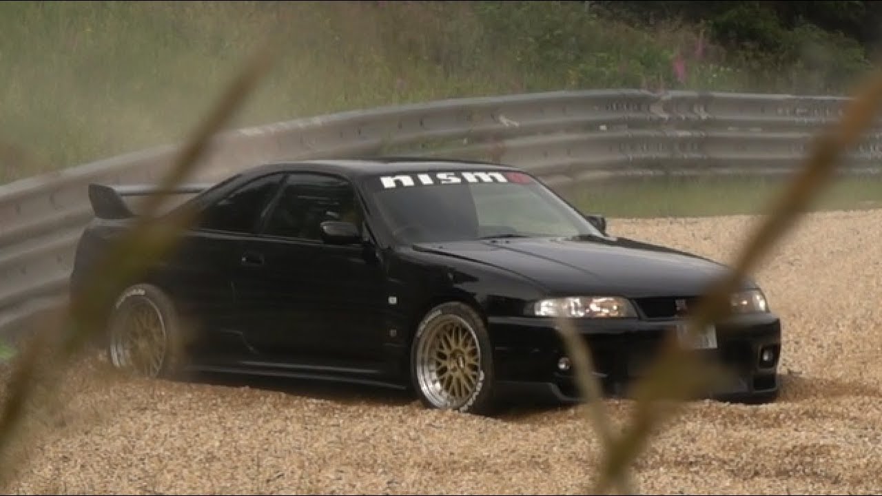 Nissan Skyline GT-R R33 Nurburgring Near Crash Is One Lucky Spin ...