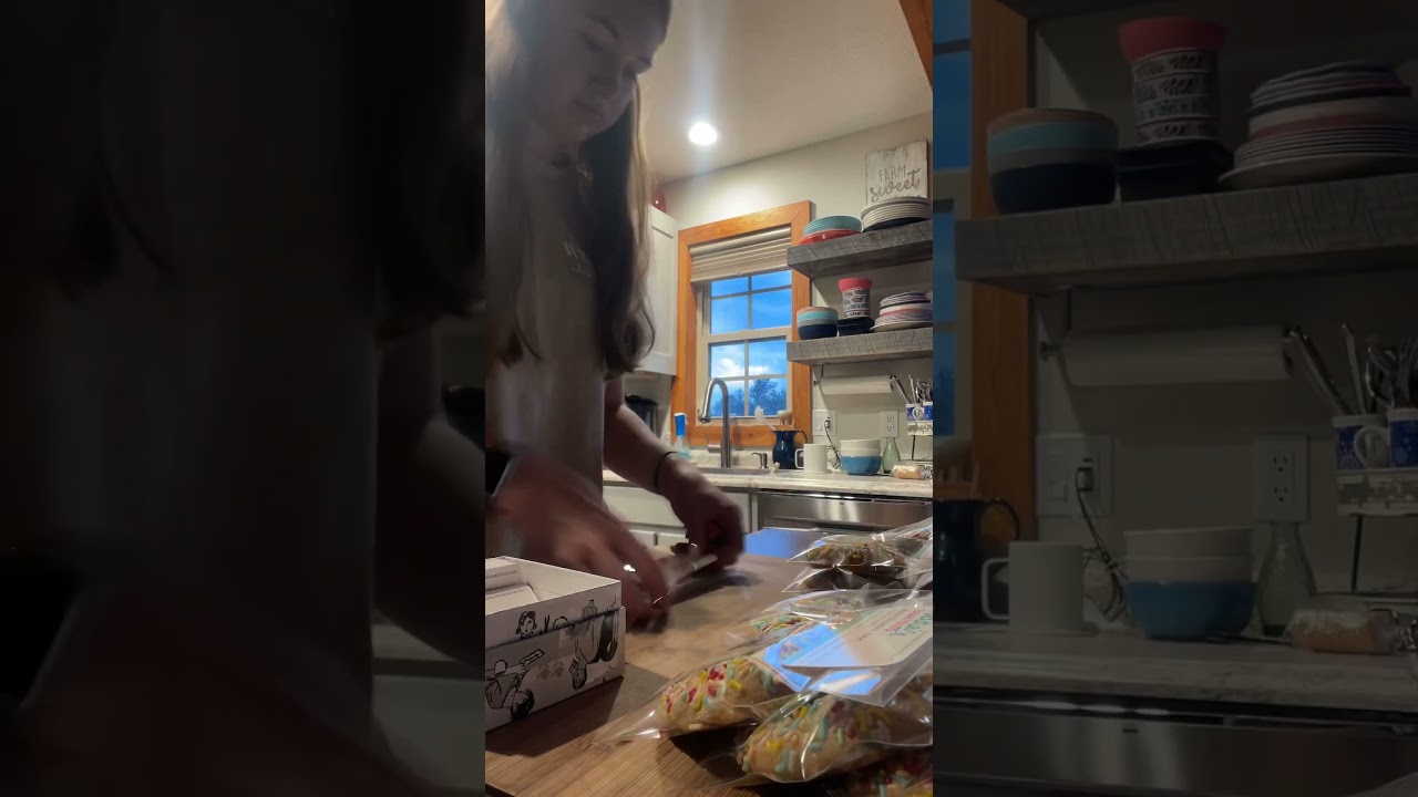 Packing cookies #cakes #cookies #baking #food #baker #reels #dessert #cake #cakedecorating