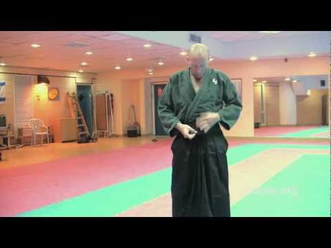 How to wear a Hakama in AKBAN