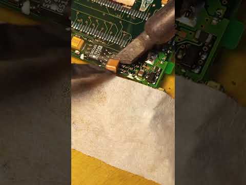 remove smd tantalum capacitor 10uF easily do it