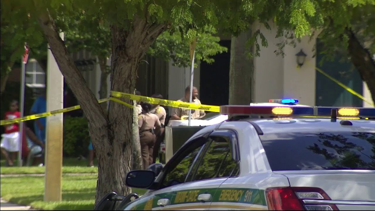 2 men hospitalized after shooting in Northwest Miami-Dade