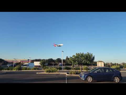 Slow motion of Qantas 737 landing at Sydney Australia