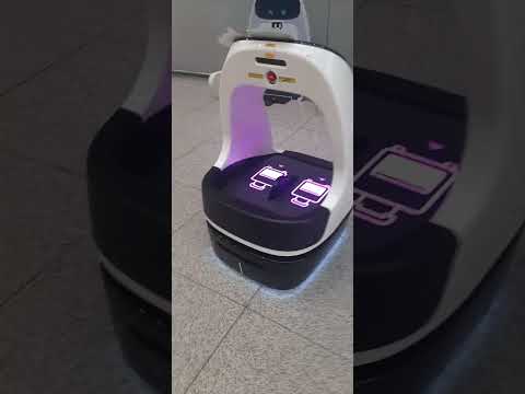 Robots in incheon international airport in South Korea 🇰🇷 #southkorea