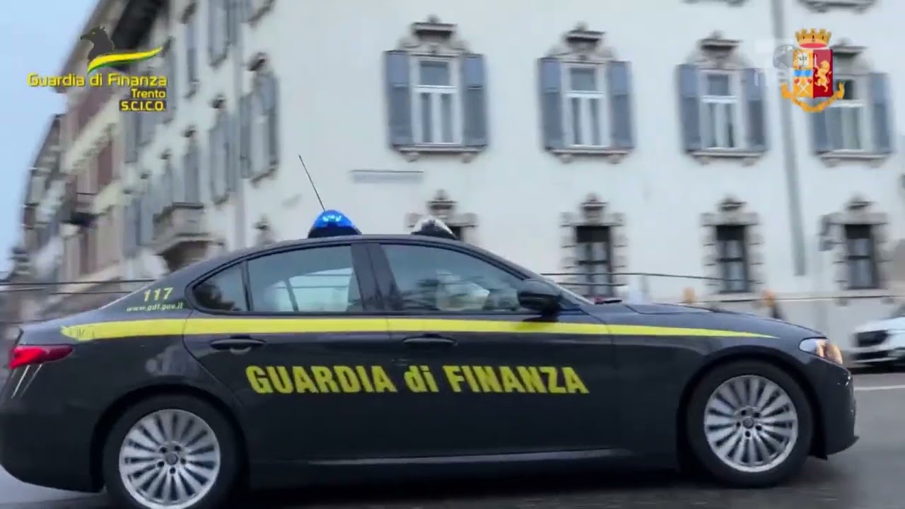 Top News/Arrestohet banda e skifterëve në Itali, shqiptarët zbrisnin ... Top News/Arrestohet banda e skifterëve në Itali, shqiptarët zbrisnin ...