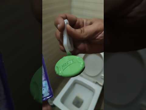 Harpic Rim Block 🚽🧤kaise lagaye #cleaninghacks #cleaning #shortvideo #viralshorts #cleanindia #tips