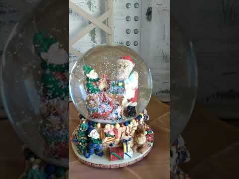 Christmas musical glitter globe