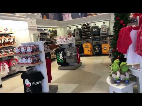 Former Sunglasses Store Now Selling Dreamworks/Illuminations Merch at Universal Studios!
