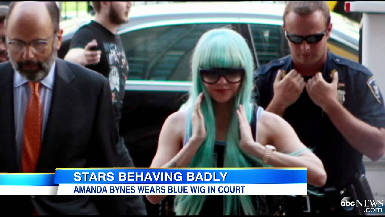 Amanda Bynes Shows Up to Arraignment in Blue Wig
