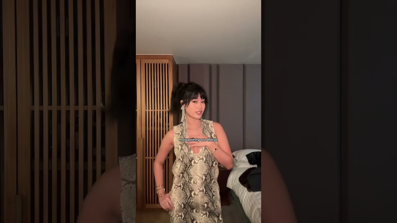 what do we think about this look？ It’s from the limited #HMstudio collection that comes out today! �