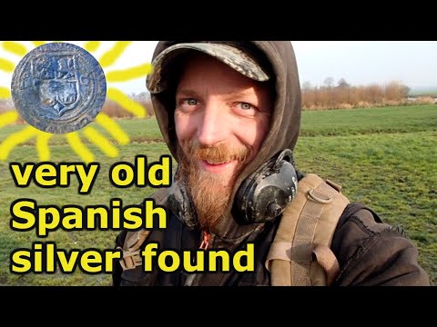 Metal detecting and Treasure Hunting. Finding very old Spanish silver!!!