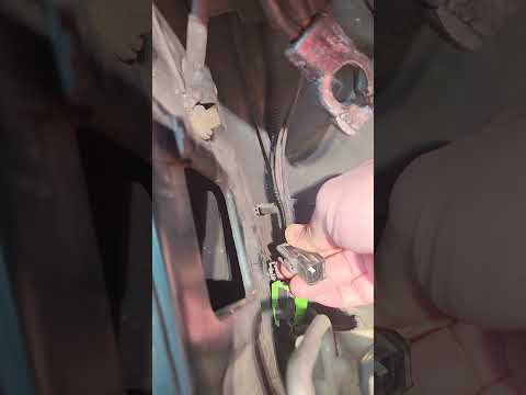 Jeep Xj 1997 to 2001 Battery temperature sensor. How to unclip piece.