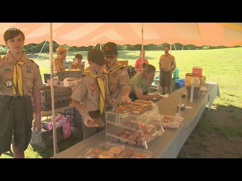 Boy Scouts from Troop 15 give back on Memorial Day