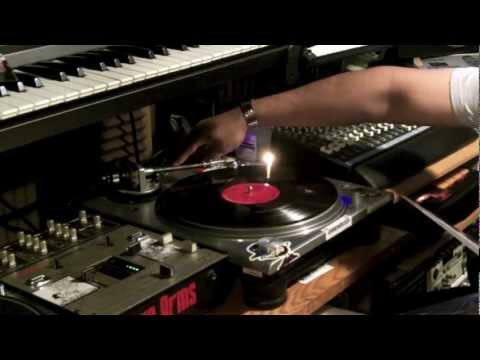 Beatmaking Using Native Instruments Maschine & Vinyl Records – Synthtopia
