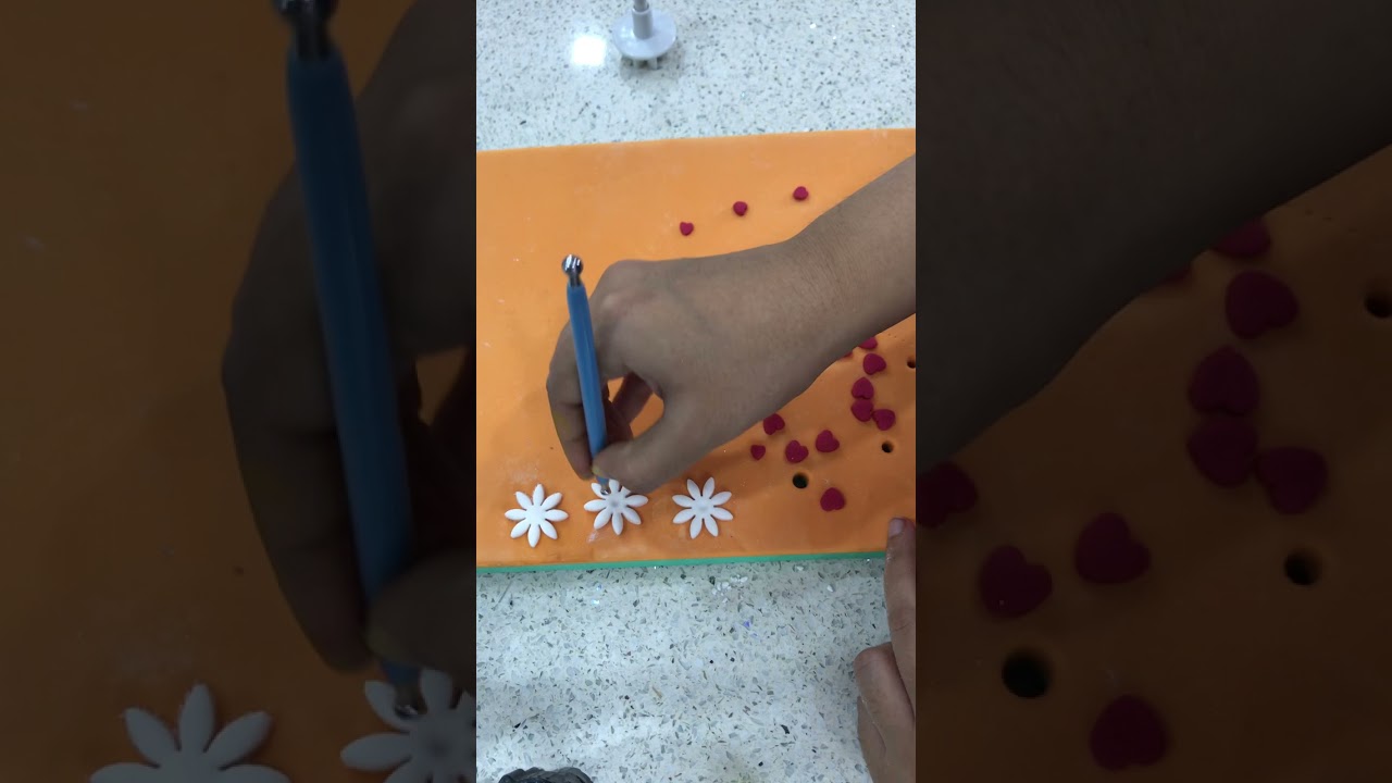 Fondant daisy flowers for cakes  #shorts #cake toppers