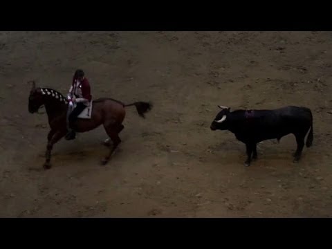 Famous Spanish bullfighter celebrates win in Medellin, Colombia