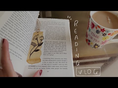 a mini reading vlog and unboxing a book boxset