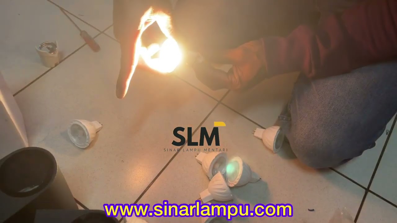 Lampu Dinding 2 Arah Cahaya Kuning Warmwhite