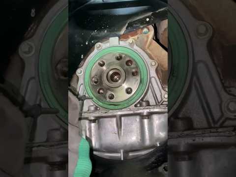 Mechanic Tricks | Remove & install rear crankshaft seal #engine #crankshaft #automotive #mechanic