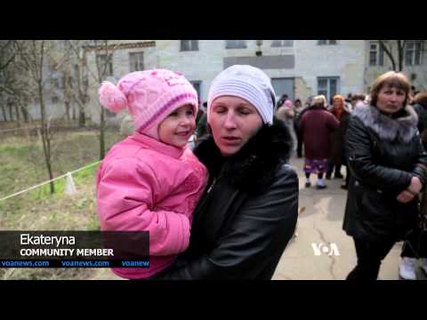 Ukrainian Town Cut Off By Military Struggles to Survive