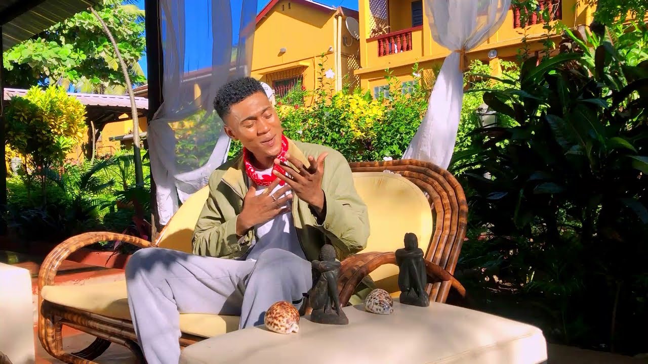 FALLING IN LOVE by Reveraldo from Madagascar | Popnable