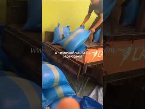 Jual garam krosok Surabaya: persiapan pengiriman ke Sidoarjo sebanyak 1000 kilogram #garamgrosok