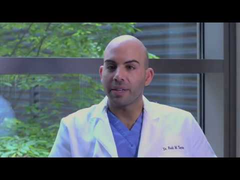 What is the difference between a cognitive neuropsychologist and a clinical neuropsychologist?
