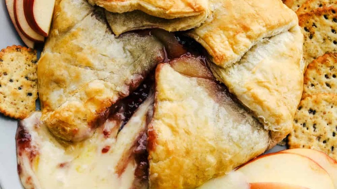 Raspberry Baked Brie I The Recipe Critic
