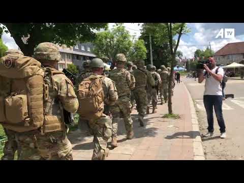 KFOR i ka shtuar prezencën në Leposaviq/ Trupat amerikane hynë në oborrin e komunës!